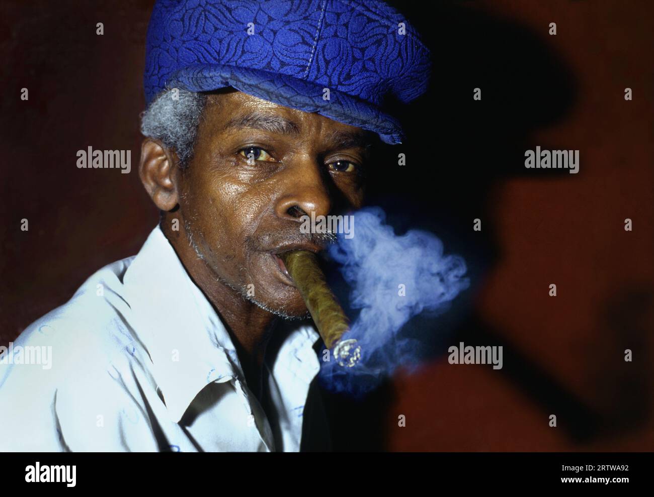 Cuban smoking cigar Stock Photo - Alamy