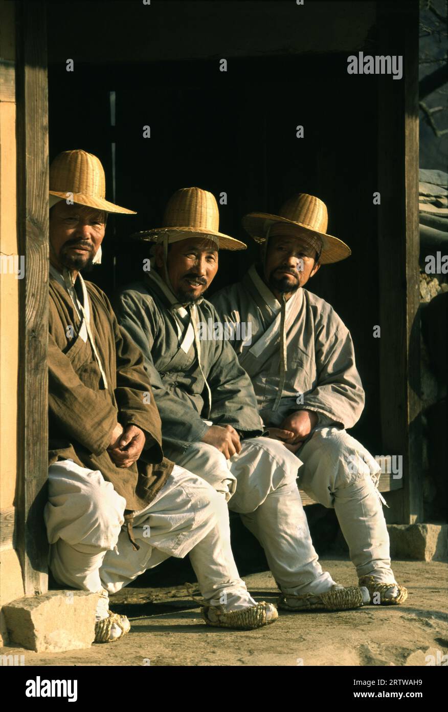 Traditional men in Suwon folkvillage Stock Photo - Alamy
