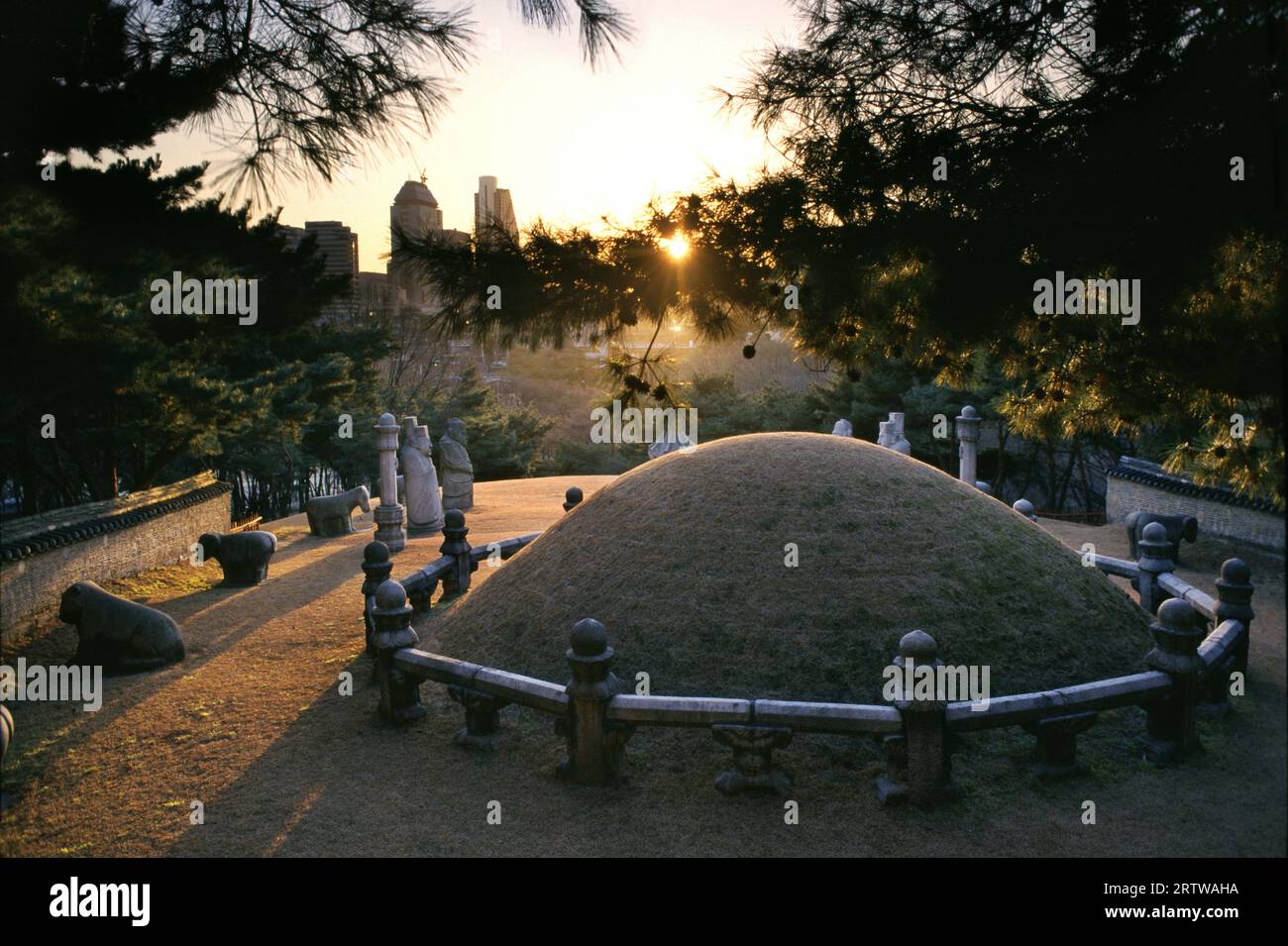 Royal grave mound hi-res stock photography and images - Alamy