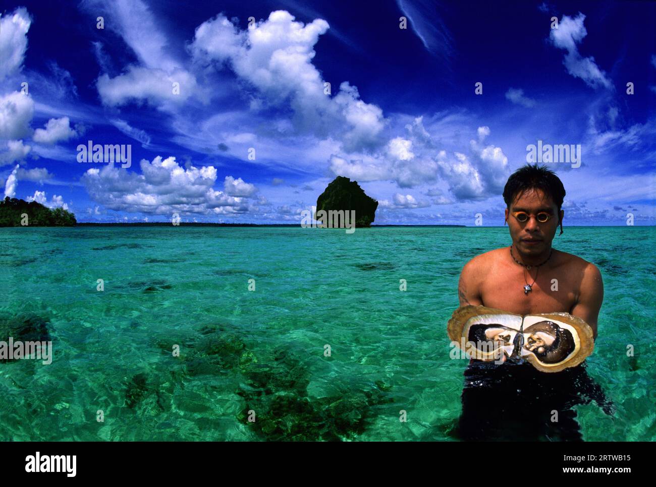 Pearl diver philippines hi-res stock photography and images - Alamy