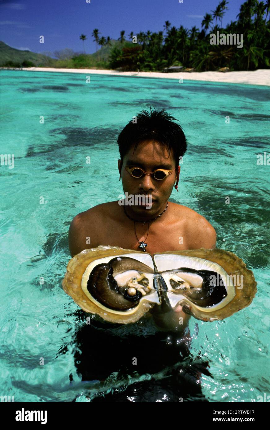 Pearl diver philippines hi-res stock photography and images - Alamy