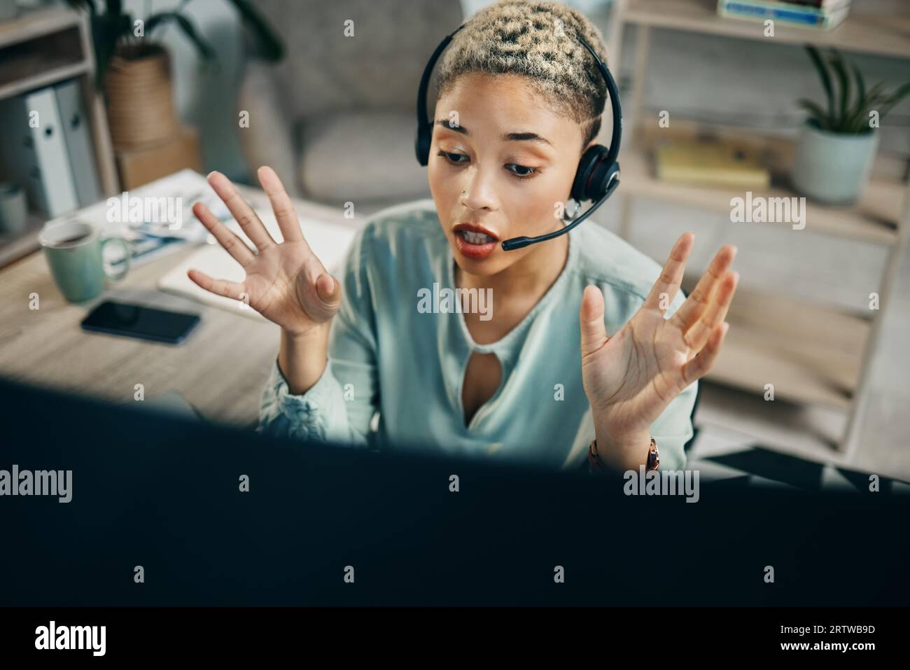 Annoyed call center agent headset hi-res stock photography and images ...