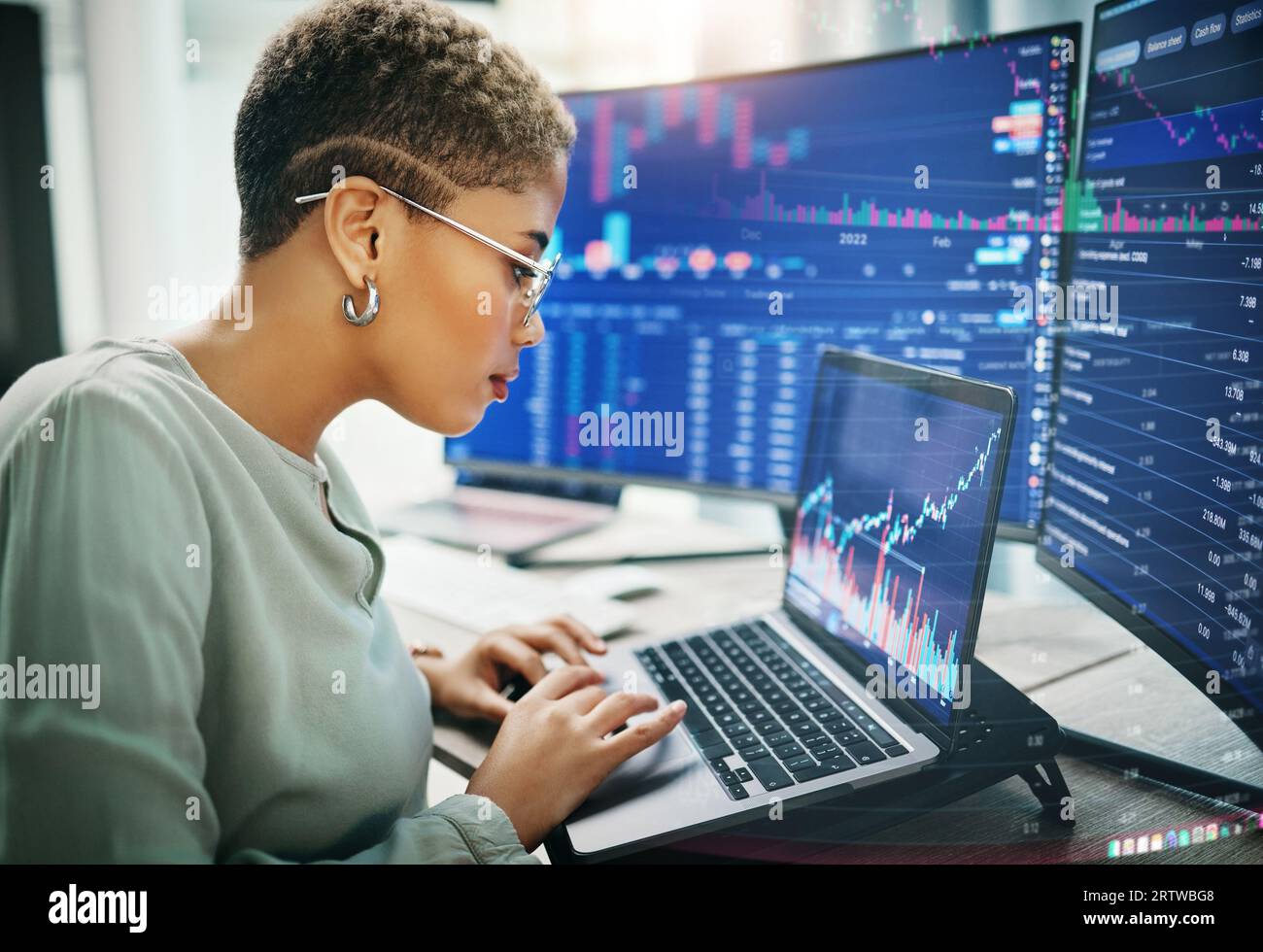 Reading data charts and graphs hi-res stock photography and images - Alamy