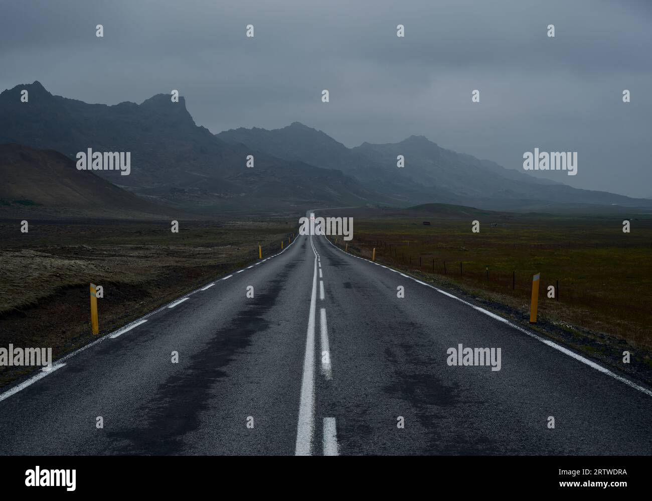 Empty road markings hi-res stock photography and images - Alamy