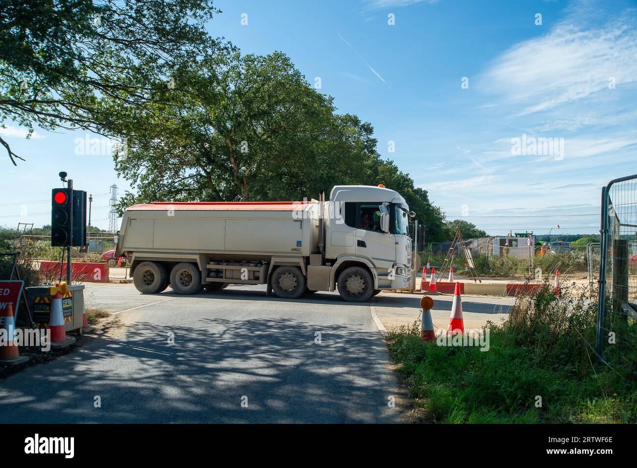 Great Missenden. 14th September, 2023. A Hanson lorry crosses Leather ...