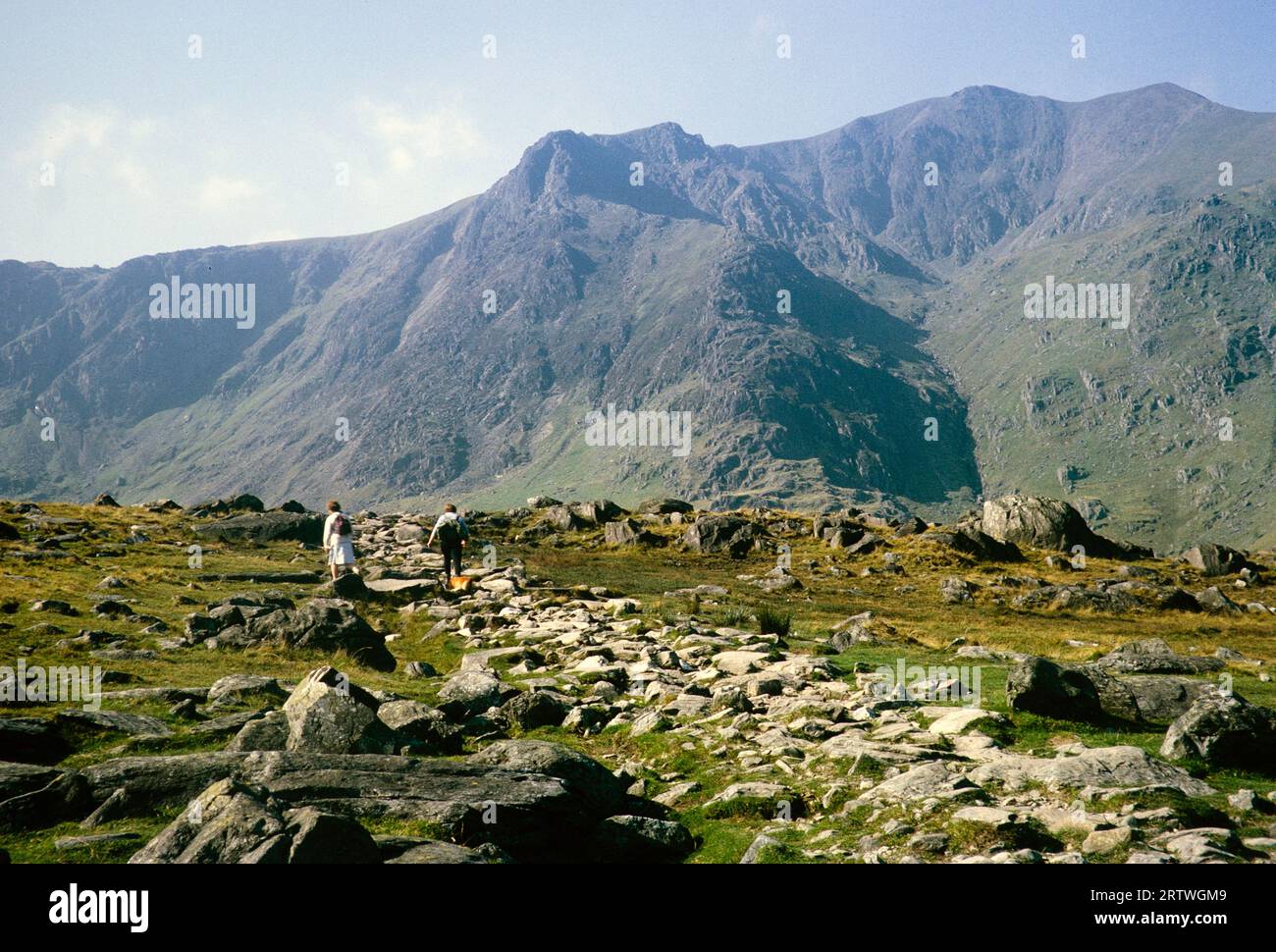 Walk to Llyn Y Cwn, Llyn Idwal lake, Cwm Idwal, Glyderau mountains ...