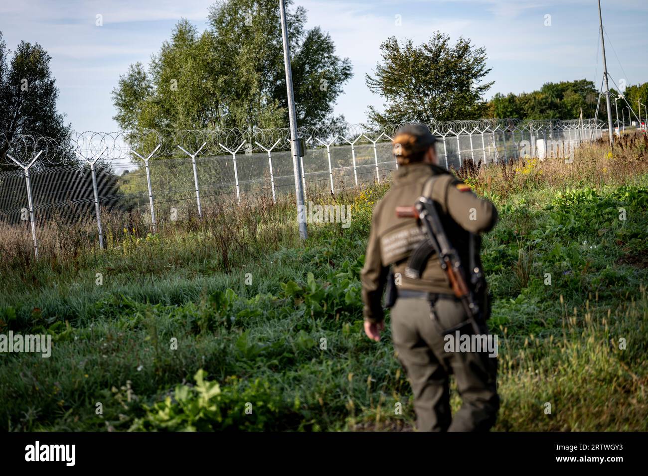 08 September 2023, Lithuania, Kybartai: A Lithuanian border guard ...