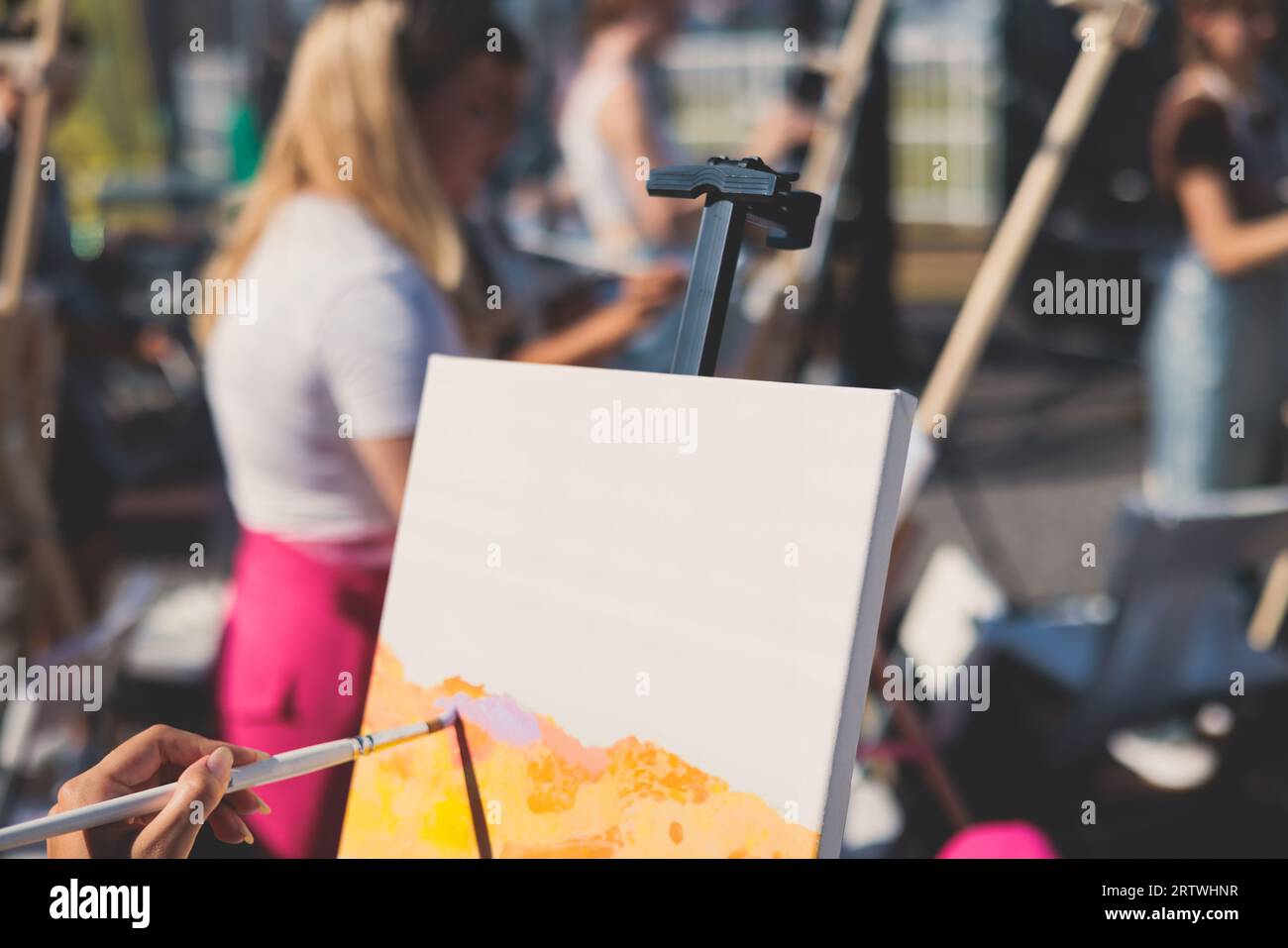 Art painting group class teenagers hi-res stock photography and images ...