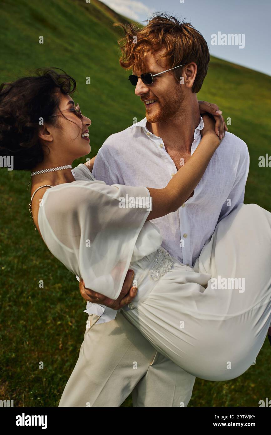 Lifting bride hi-res stock photography and images - Alamy