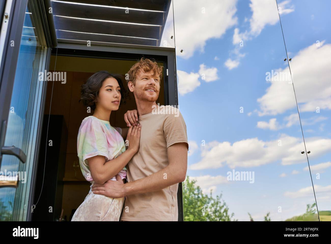 Young woman boyfriend front door hi-res stock photography and images ...