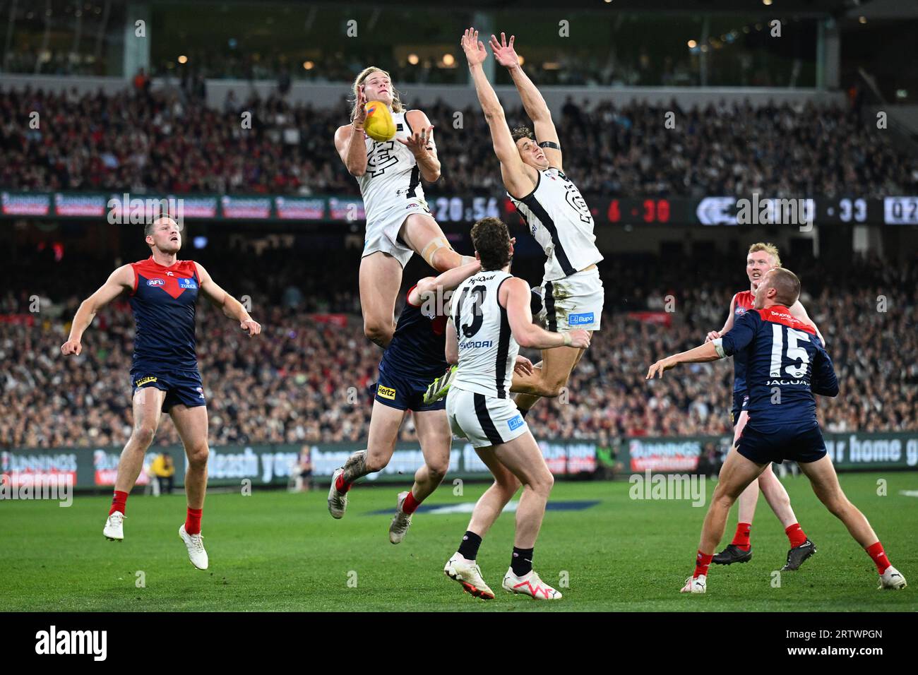 Melbourne, Australia. 15th Sep, 2023. Tom de Koning of Carlton (2nd left) marks the footy during ...