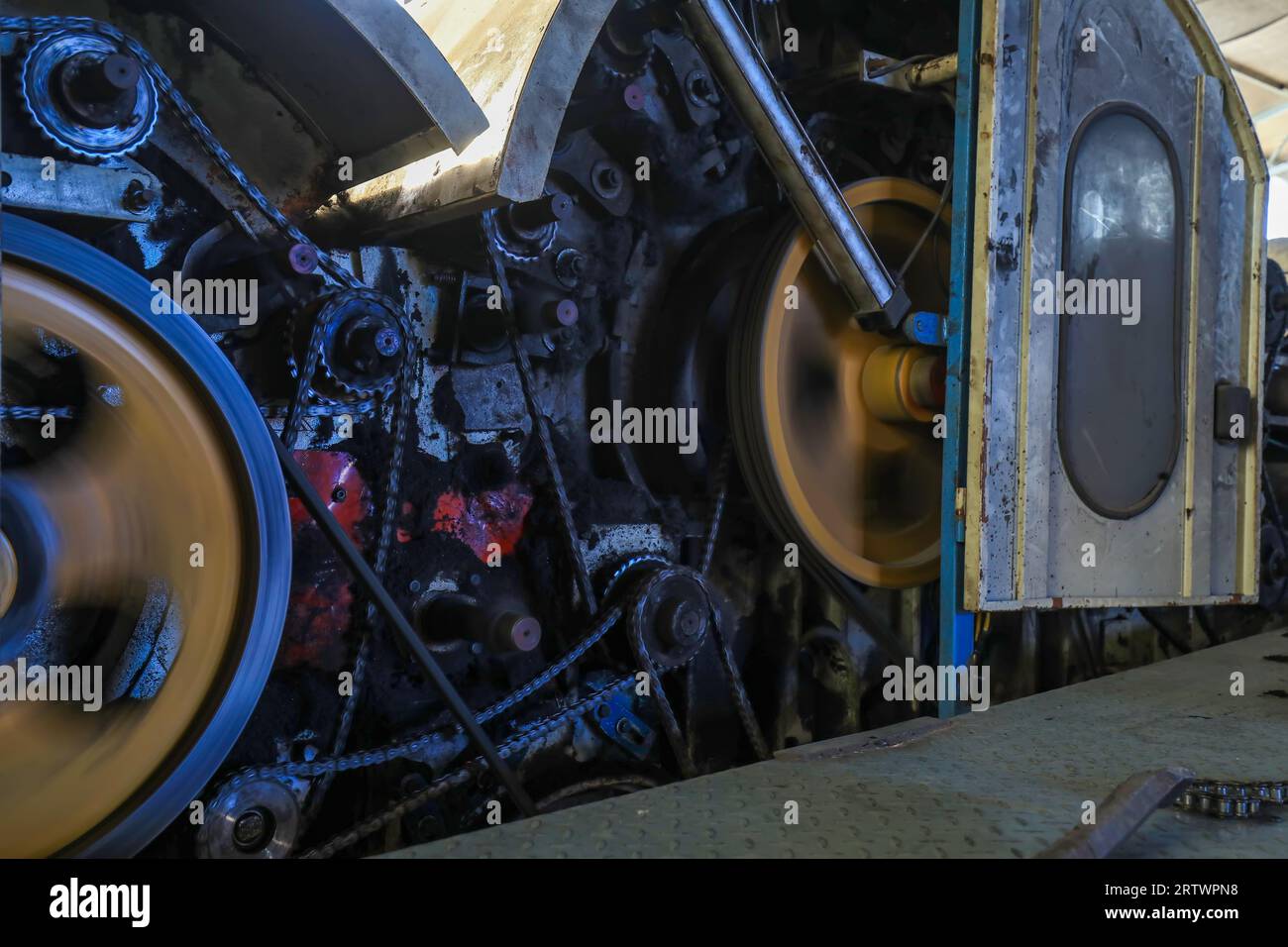 China textiles production hi-res stock photography and images - Alamy