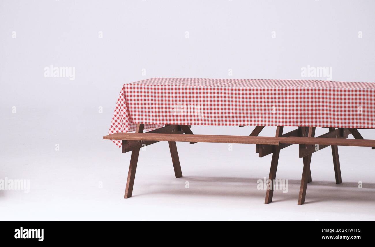 Empty party table hi-res stock photography and images - Alamy