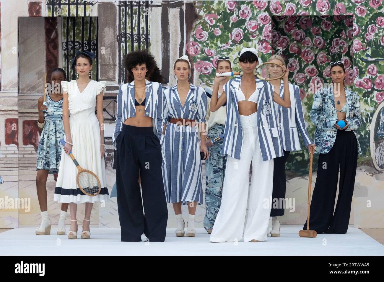 Paul costelloe ss24 catwalk hi-res stock photography and images - Alamy