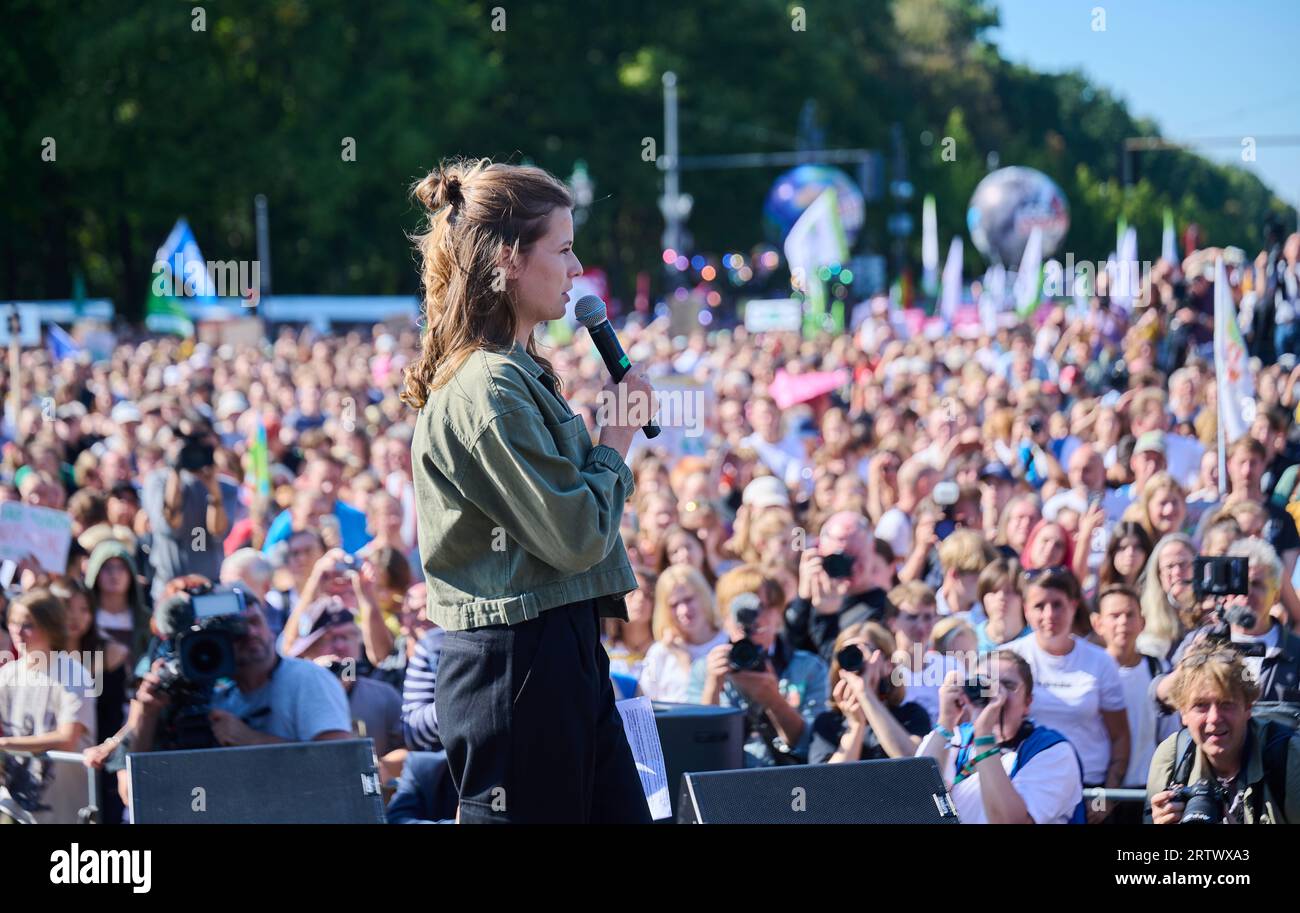 Berlin, Germany. 15th Sep, 2023. Climate activist Luisa Neubauer stands on stage while thousands ...