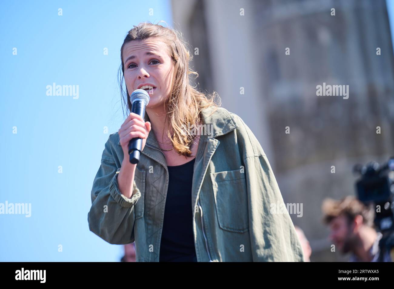 Berlin, Germany. 15th Sep, 2023. Climate activist Luisa Neubauer stands on stage while thousands ...