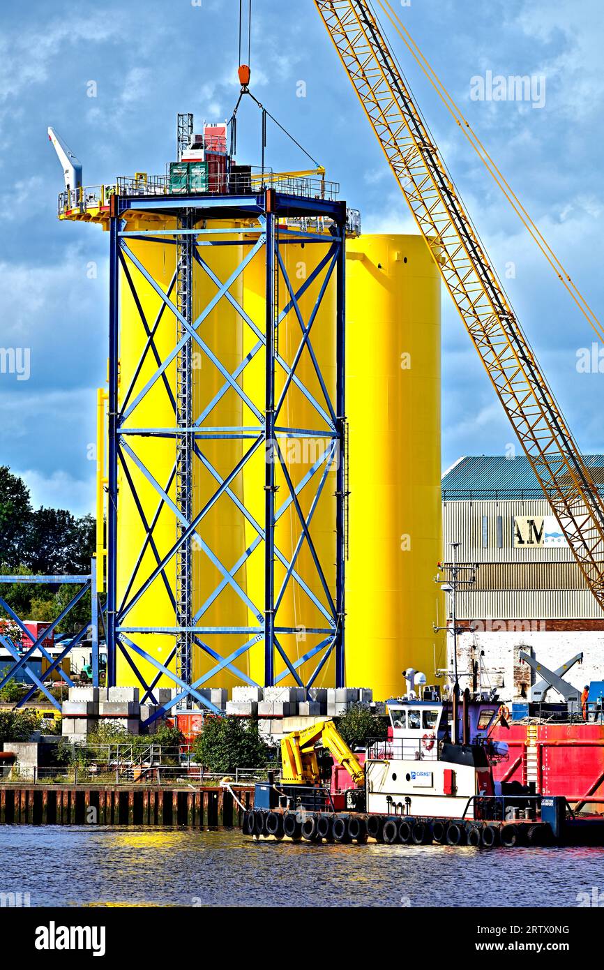 Manufacturing new giant Wind Turbines at the Smulders Howdon on Tyne ...