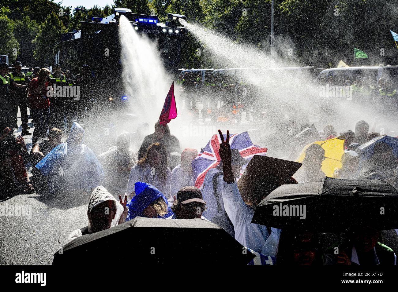THE HAGUE - Police action during protest by climate activists on the ...