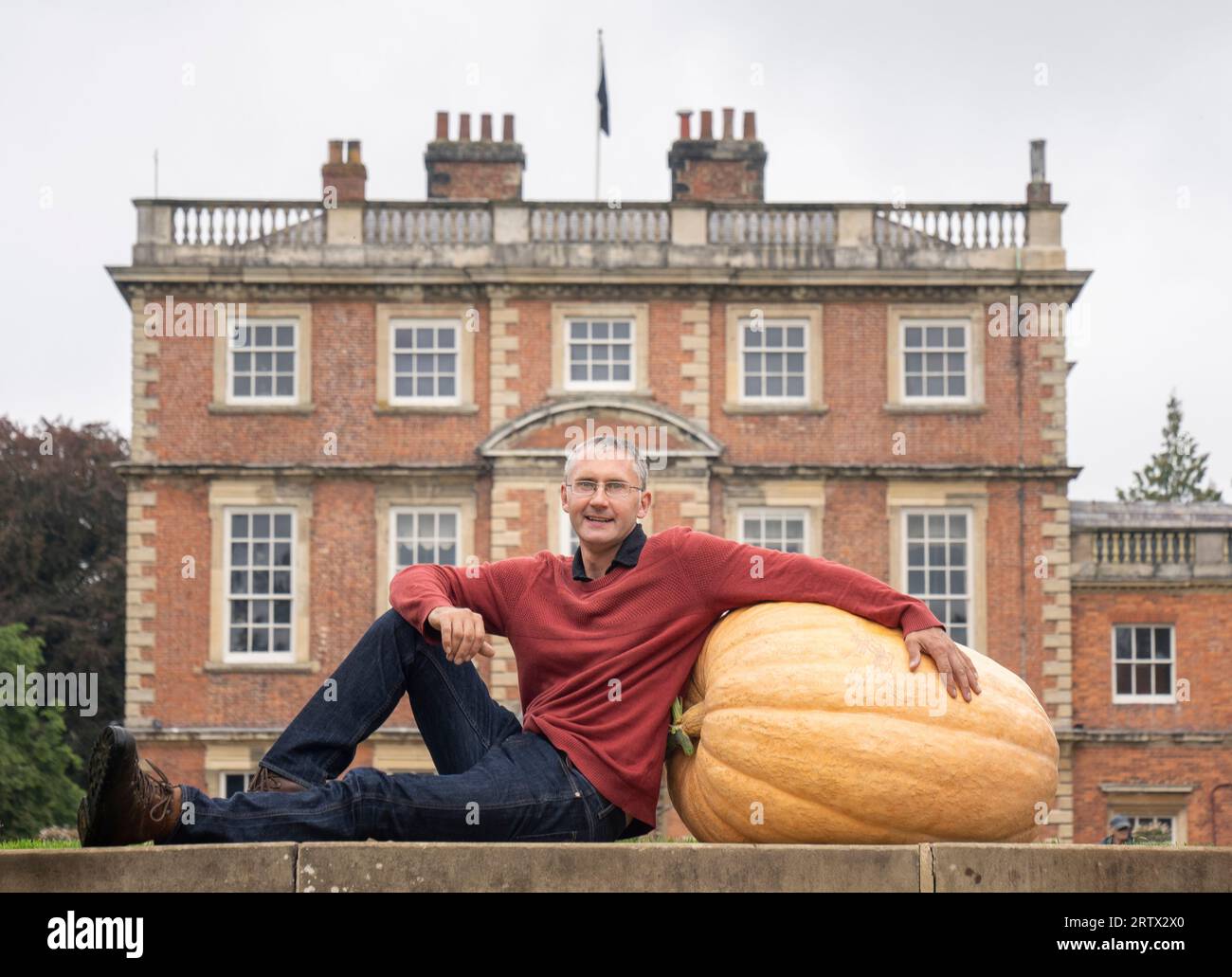 Chirs Parish with his winning 102kg giant pumpkin following the giant ...