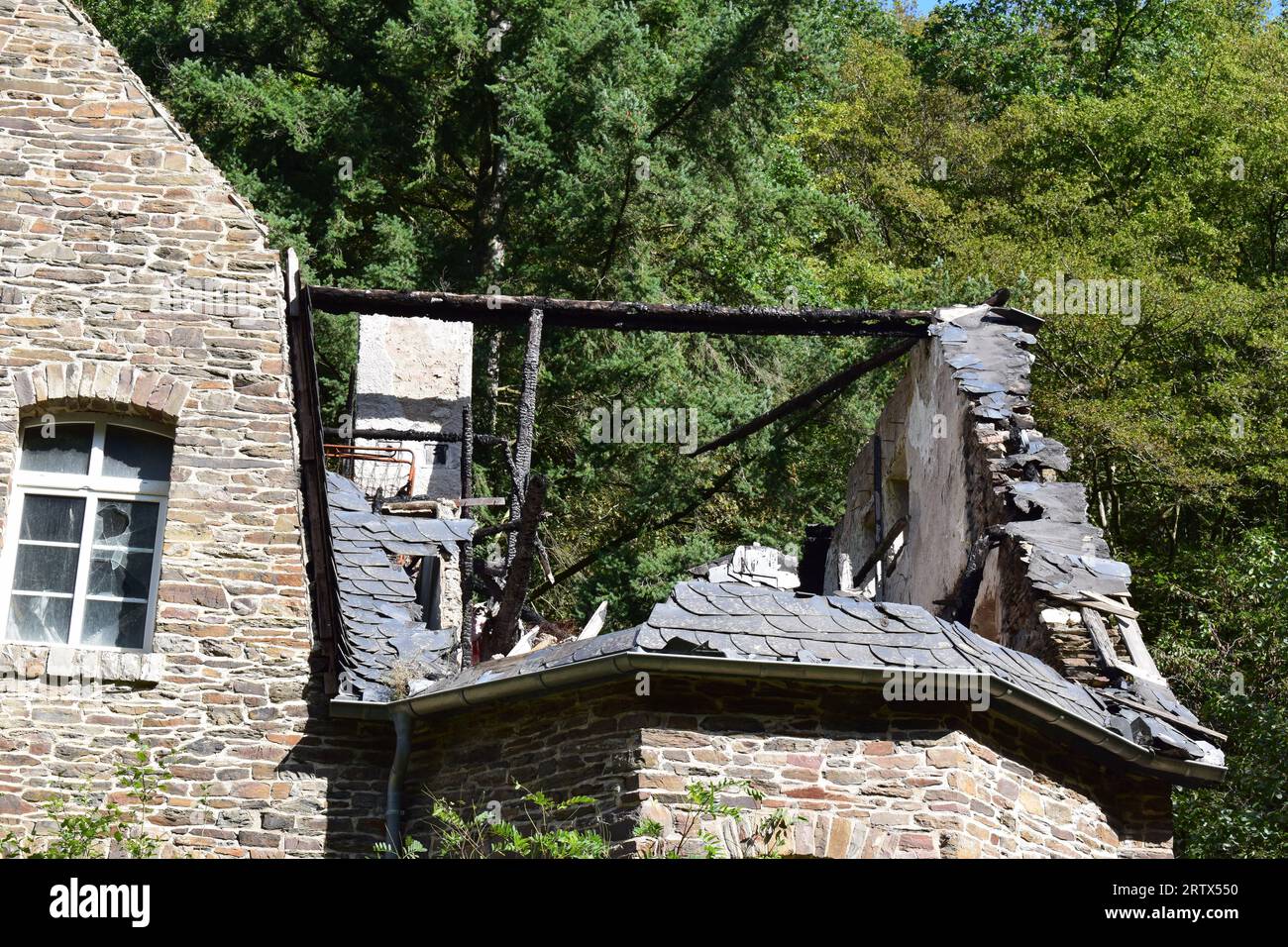 fire damage, roof gone Stock Photo - Alamy