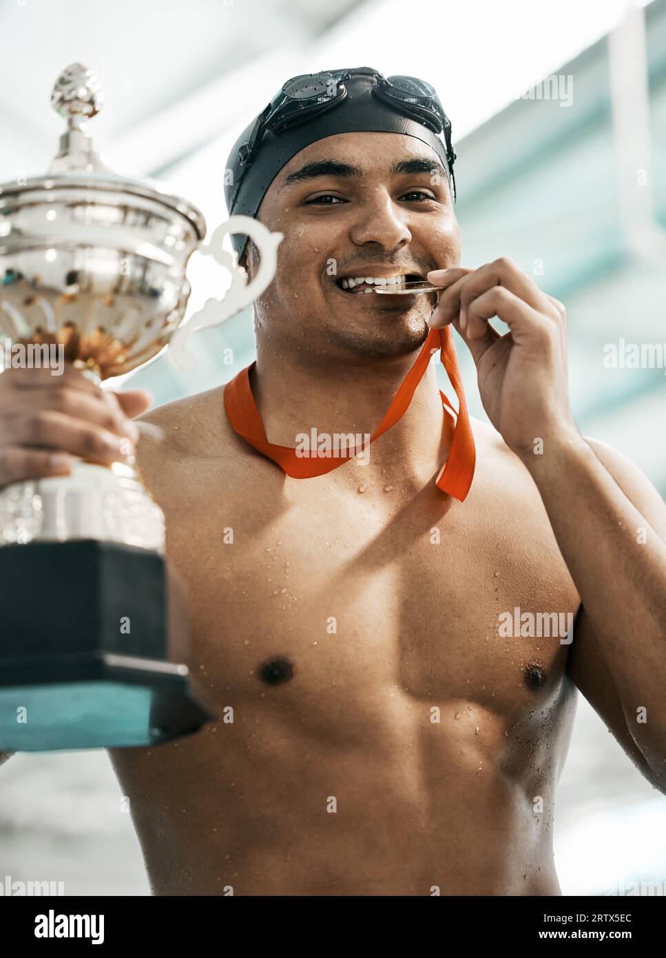 Swimming holding medal hi-res stock photography and images - Alamy