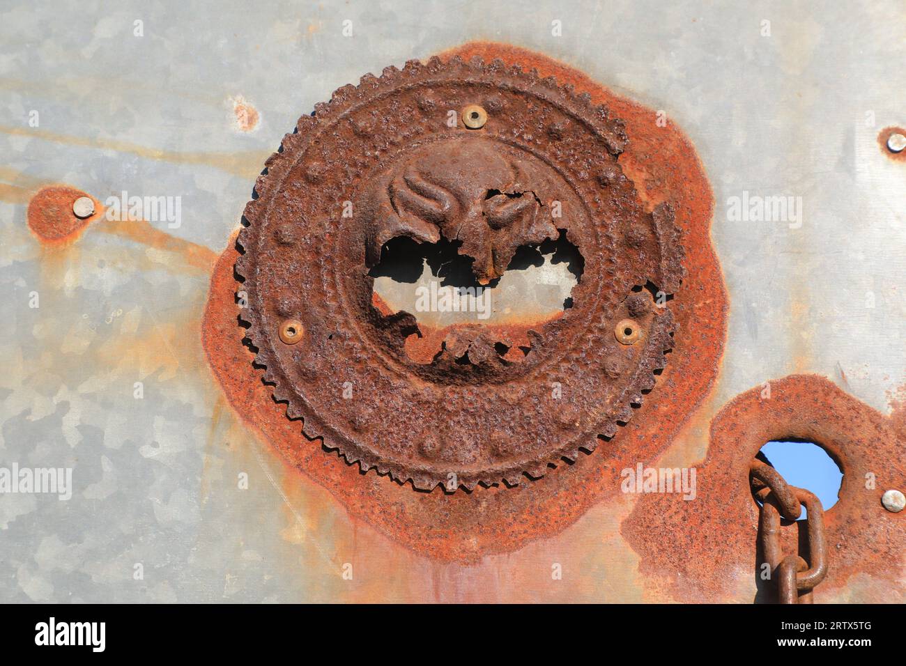 Metal door ring hi-res stock photography and images - Alamy