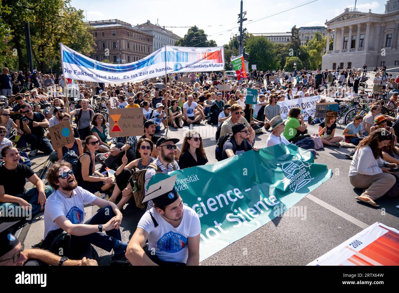 Vienna, Austria. 15 September 2023. Fridays for Future global climate ...