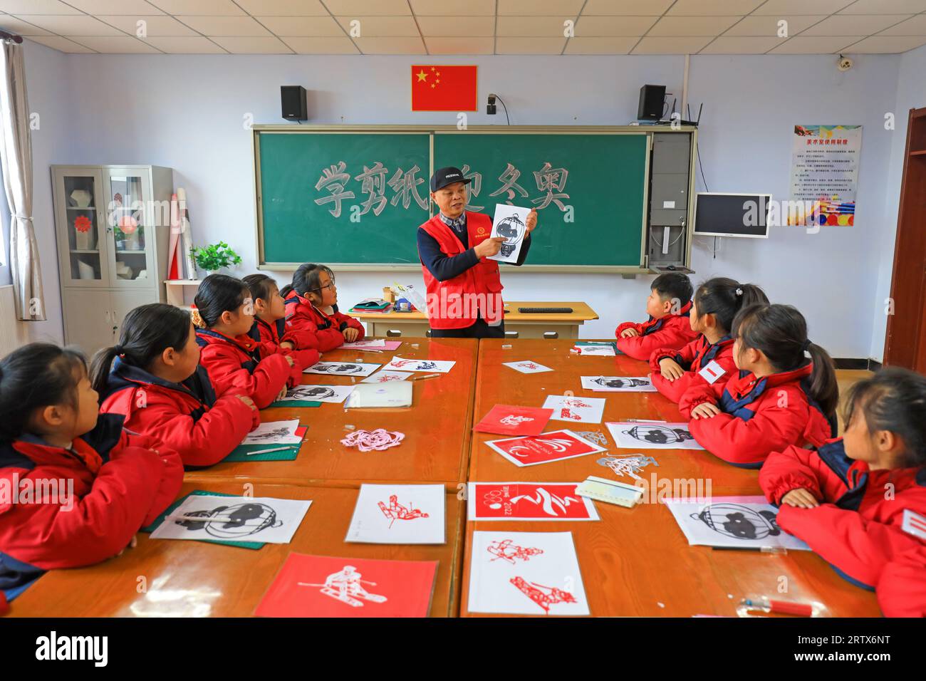 Paper cutting art hi-res stock photography and images - Alamy