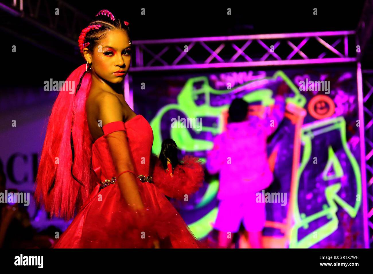 Social model hi-res stock photography and images - Alamy