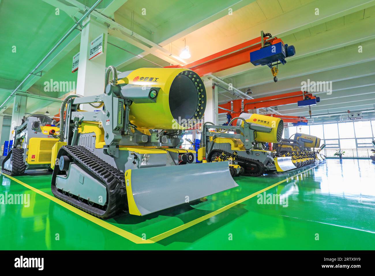 China assembly tech hi-res stock photography and images - Alamy