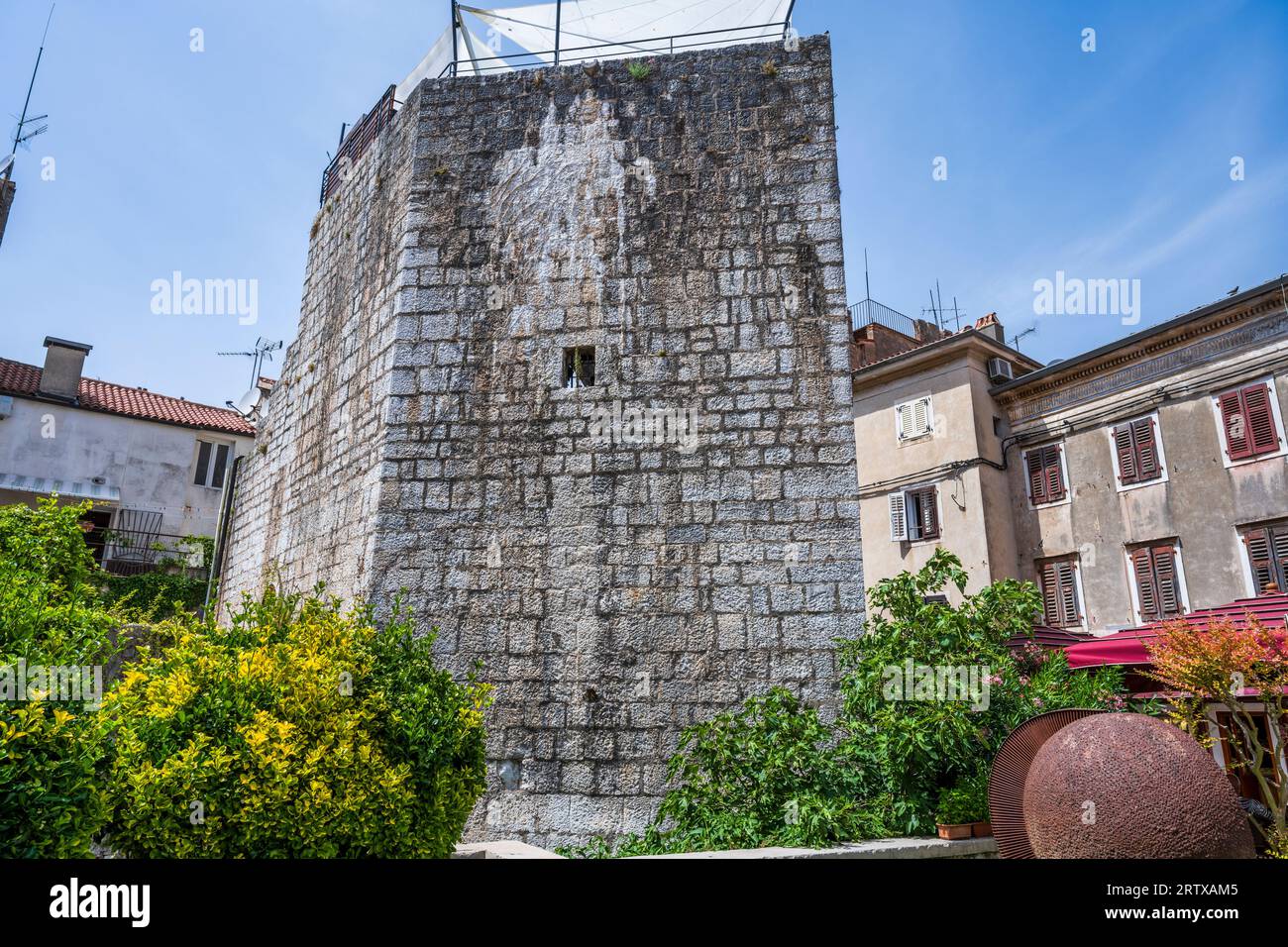 Pentagonal hi-res stock photography and images - Alamy