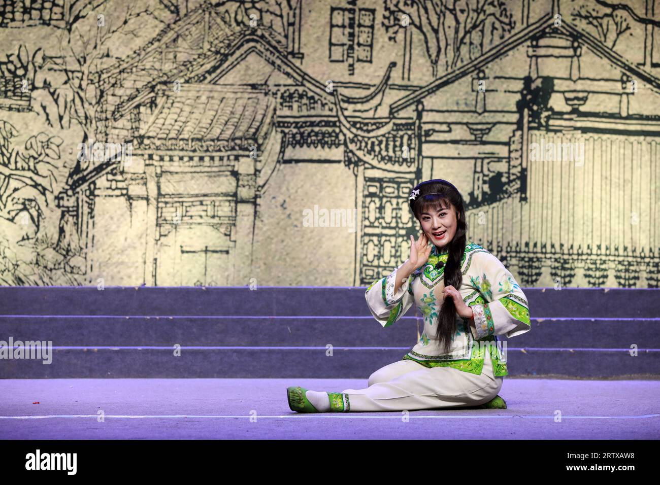 Drama stage hi-res stock photography and images - Alamy