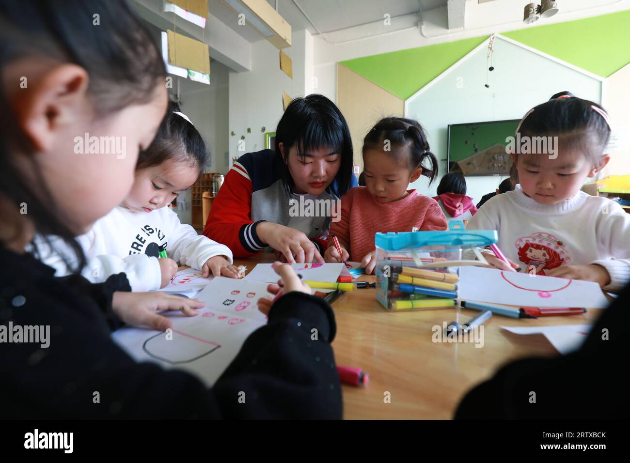 Chinese children painting hi-res stock photography and images - Alamy