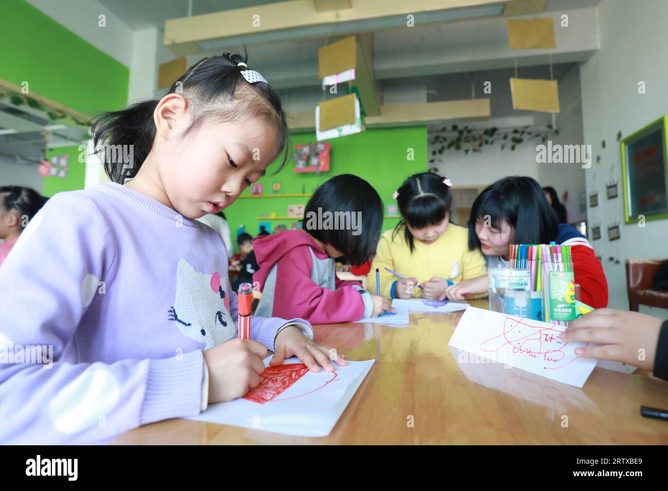 Chinese children painting hi-res stock photography and images - Alamy