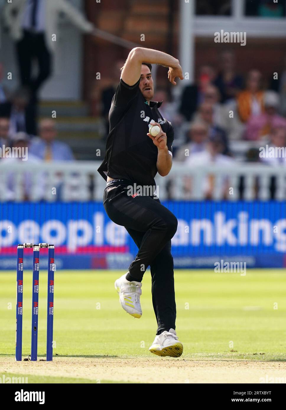 New Zealand's Ben Lister during the fourth Metro Bank One Day ...