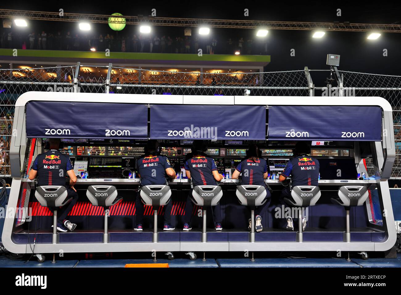 Red bull racing pit gantry hi-res stock photography and images - Alamy