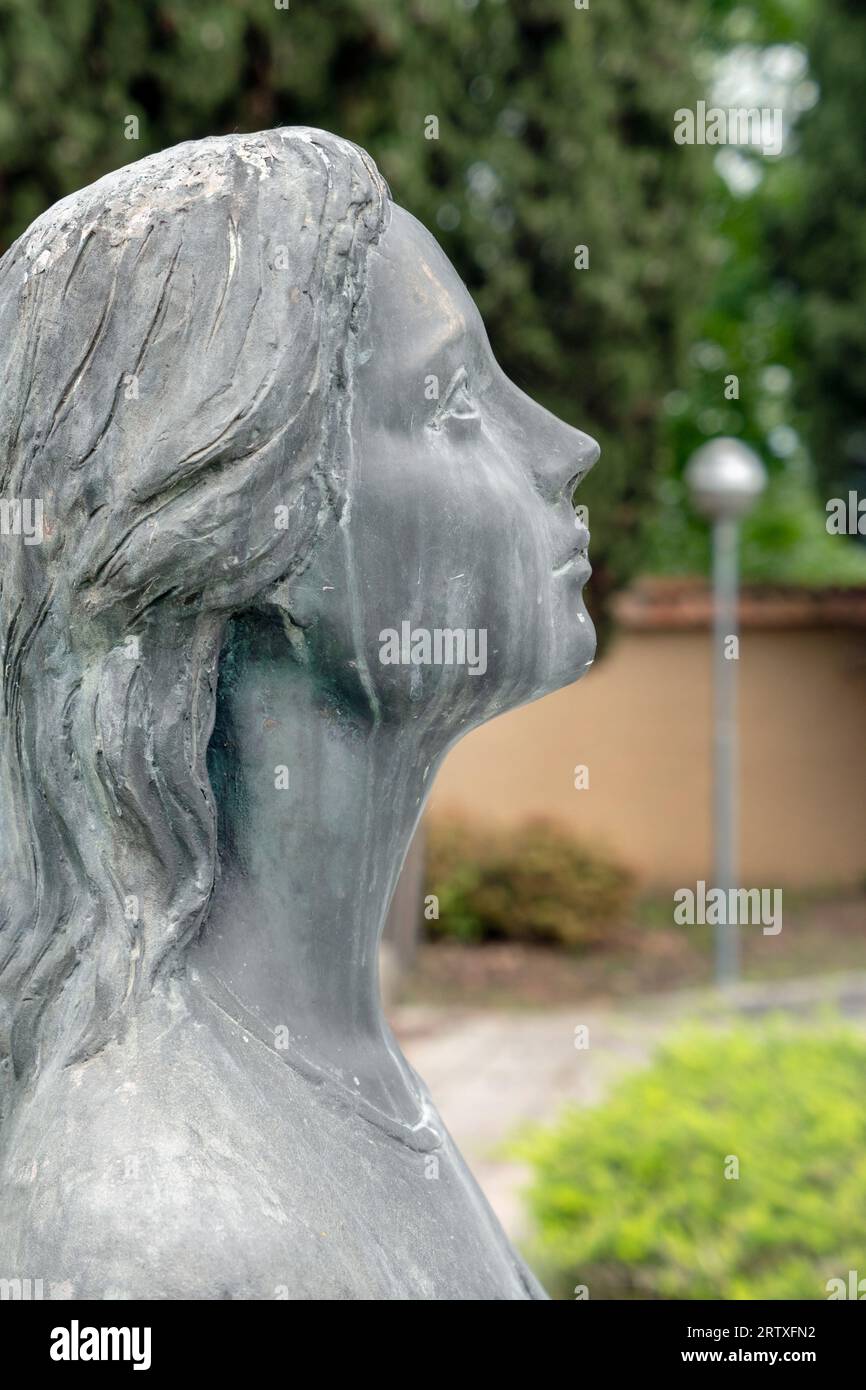Praying woman statue. Sad woman. Shallow DOF Stock Photo - Alamy
