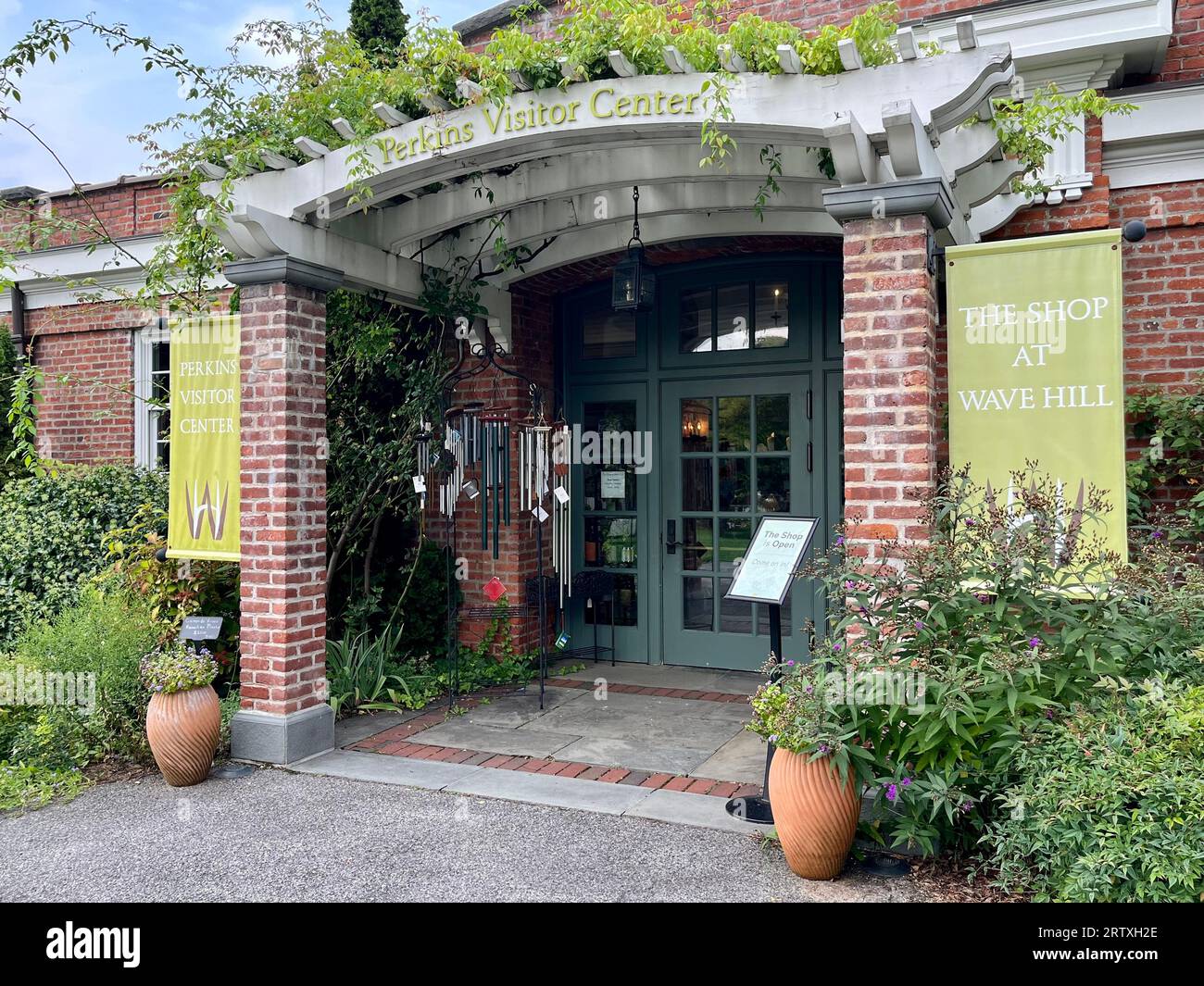 Gift shop, Wave Hill Public Garden and Cultural Center Stock Photo - Alamy