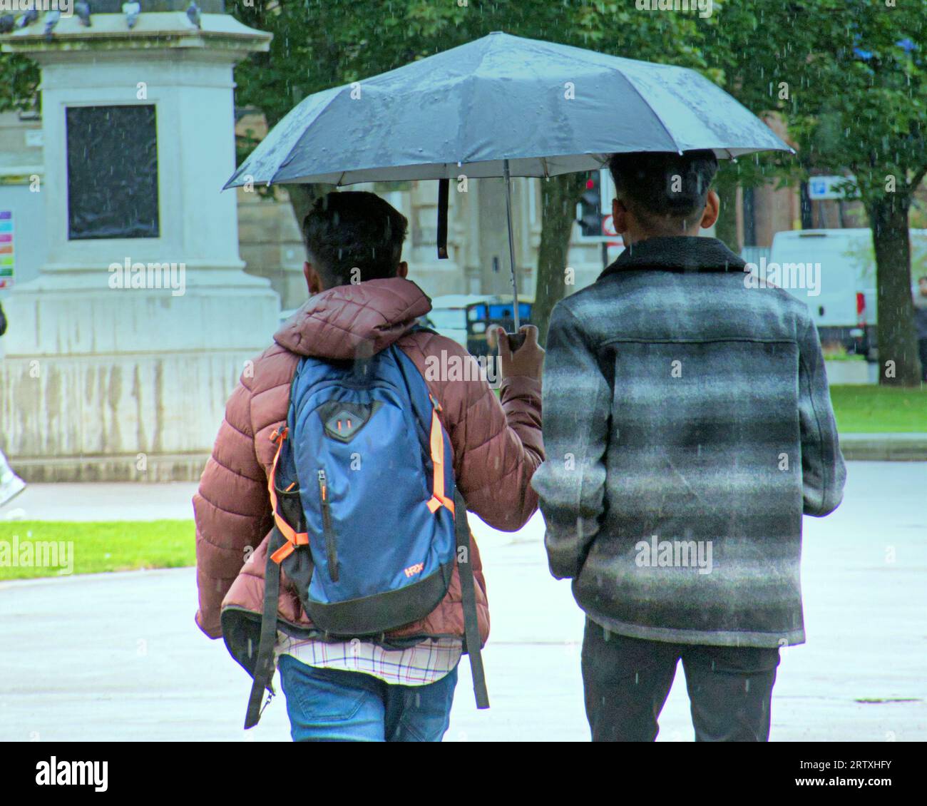 Glasgow, Scotland, UK. 15th September, 2023. UK Weather: George square ...