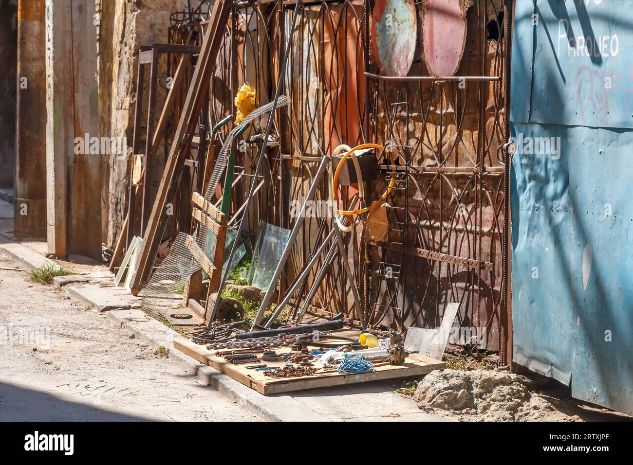 Rusty objects hi-res stock photography and images - Alamy