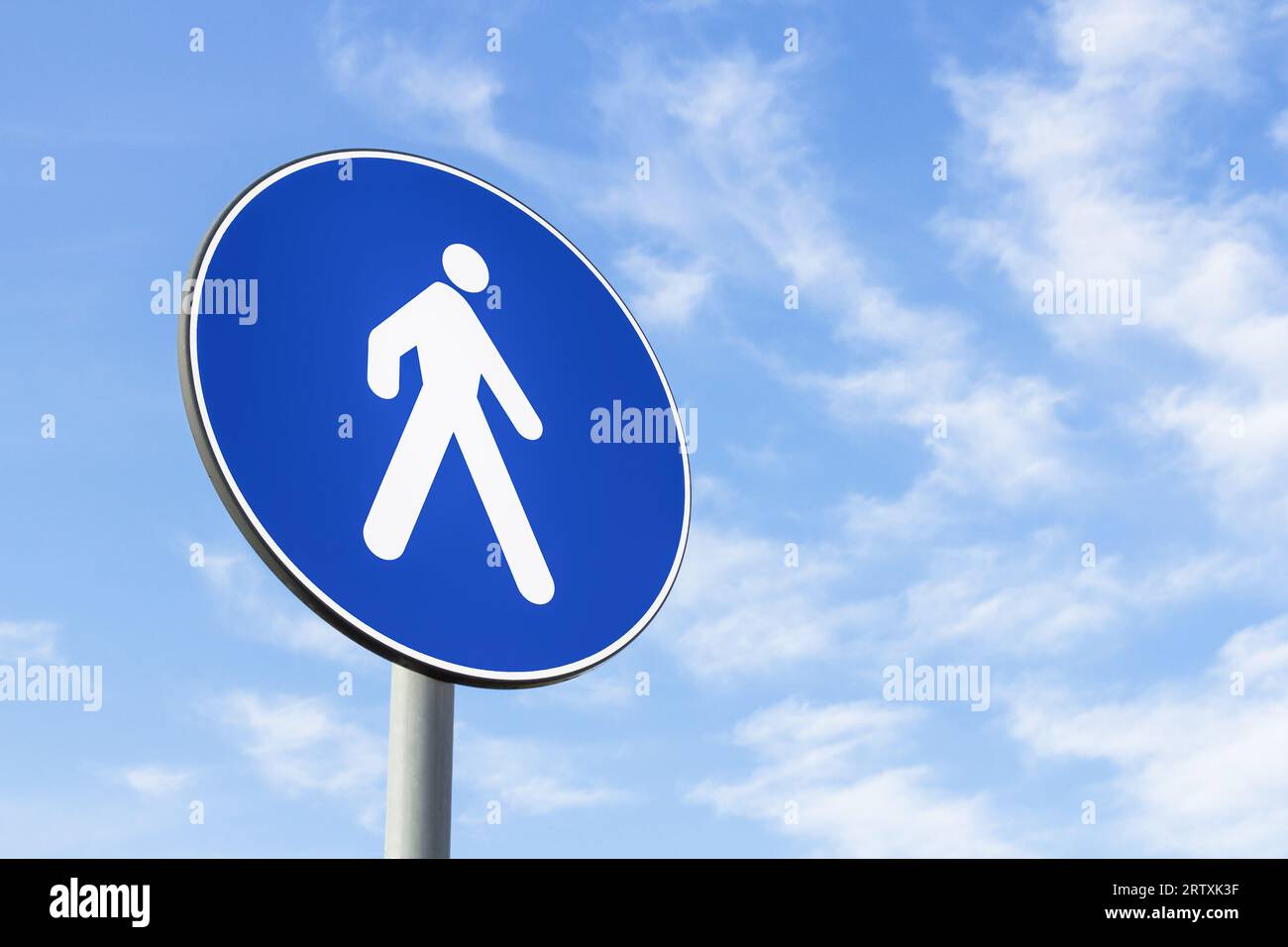Pedestrian crosswalk and signage hi-res stock photography and images ...