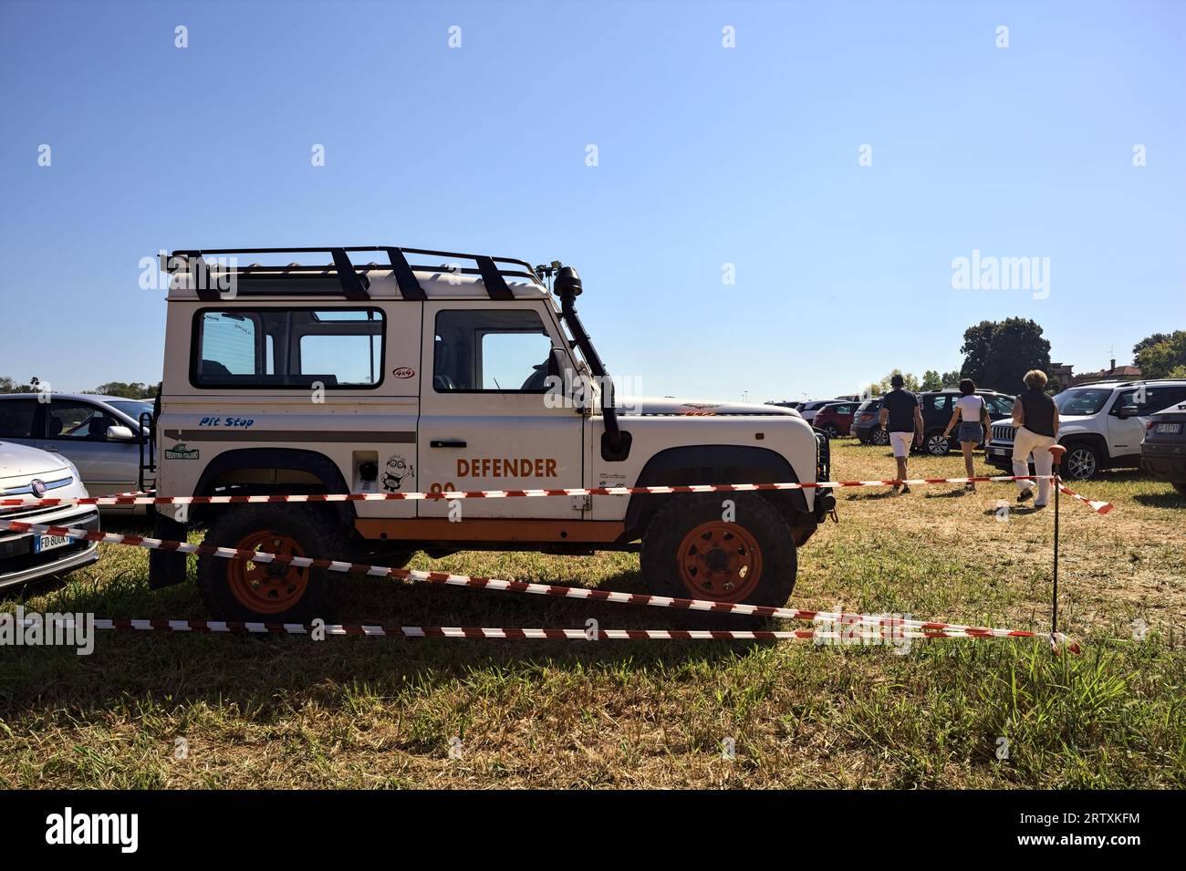 Old british military land rover hi-res stock photography and images - Alamy