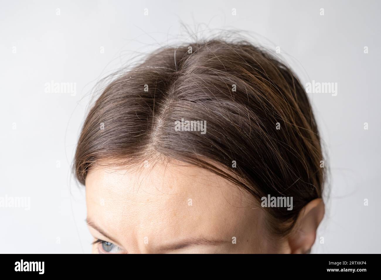 Hairstyle with parting hi-res stock photography and images - Alamy