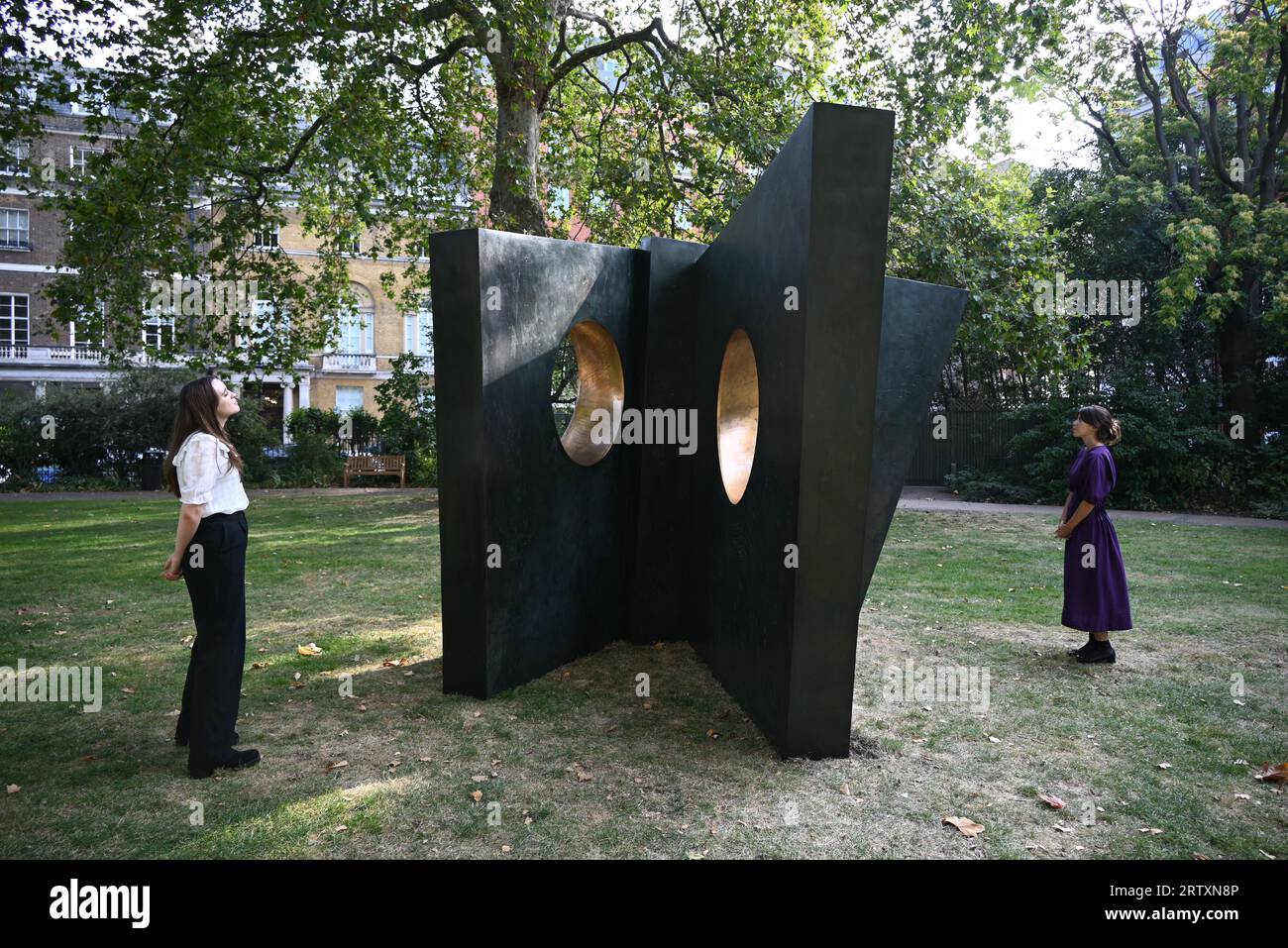 2 minute walk from christies hi-res stock photography and images - Alamy