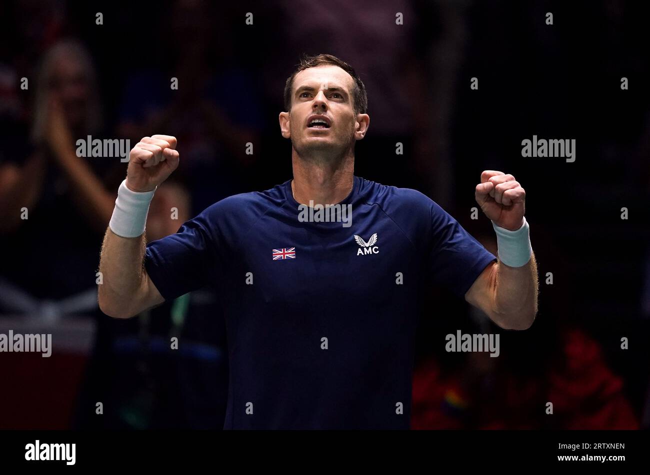Great Britain's Andy Murray celebrates beating Switzerland's Leandro ...