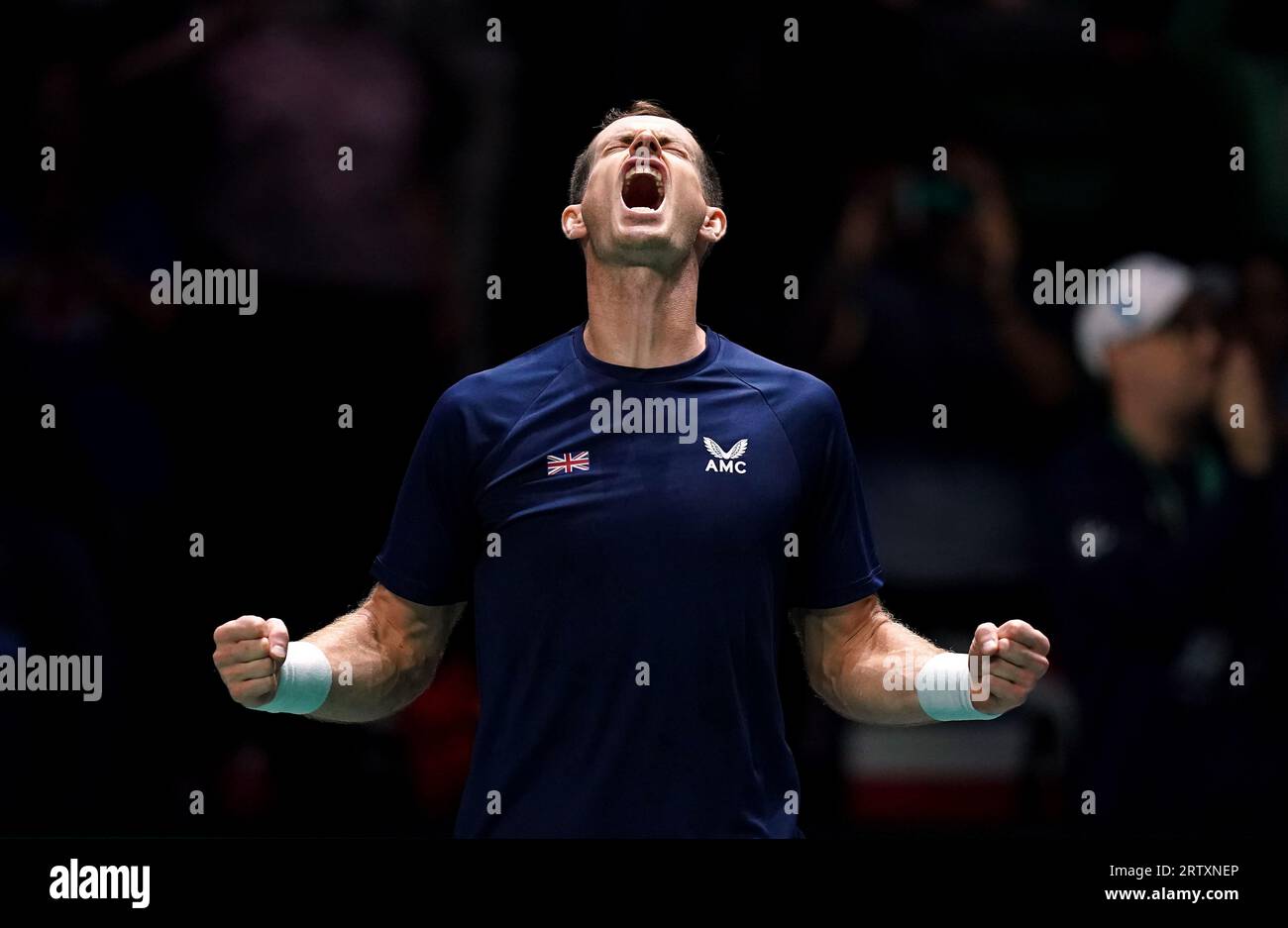 Great Britain's Andy Murray celebrates beating Switzerland's Leandro ...