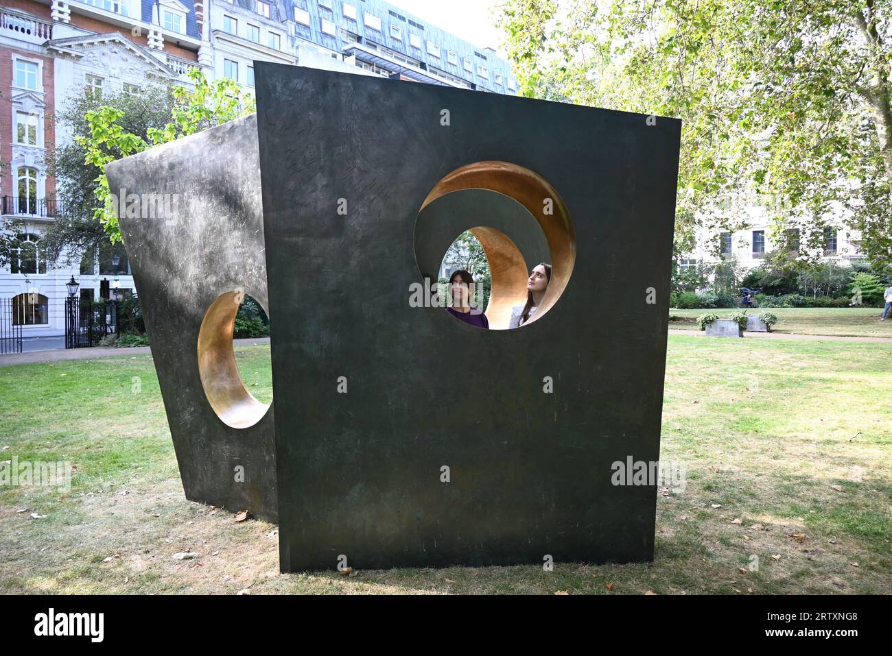 2 minute walk from christies hi-res stock photography and images - Alamy