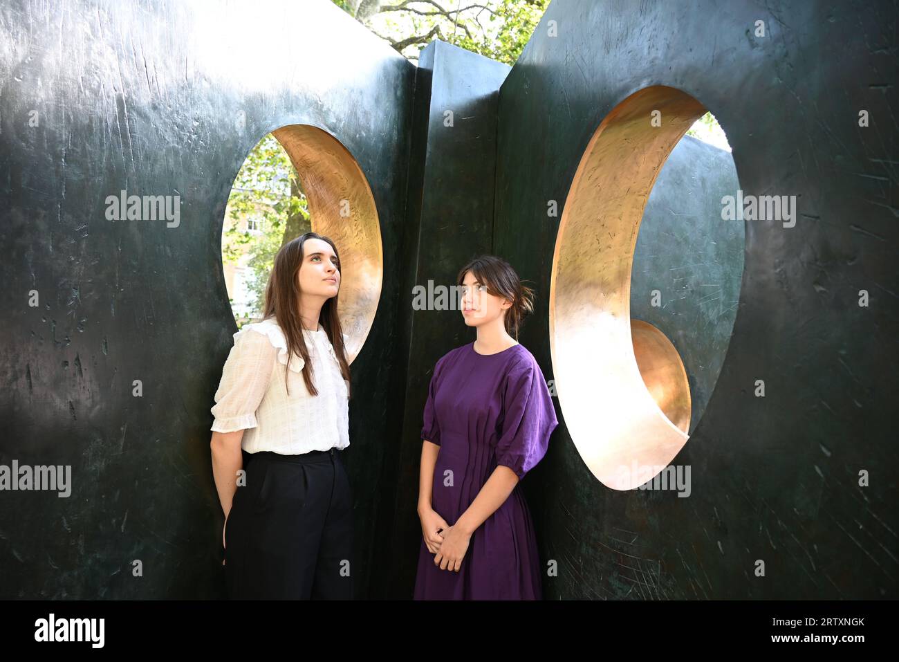 DAME BARBARA HEPWORTH’S THREE OBLIQUES (WALK IN) INSTALLED IN ST JAMES ...