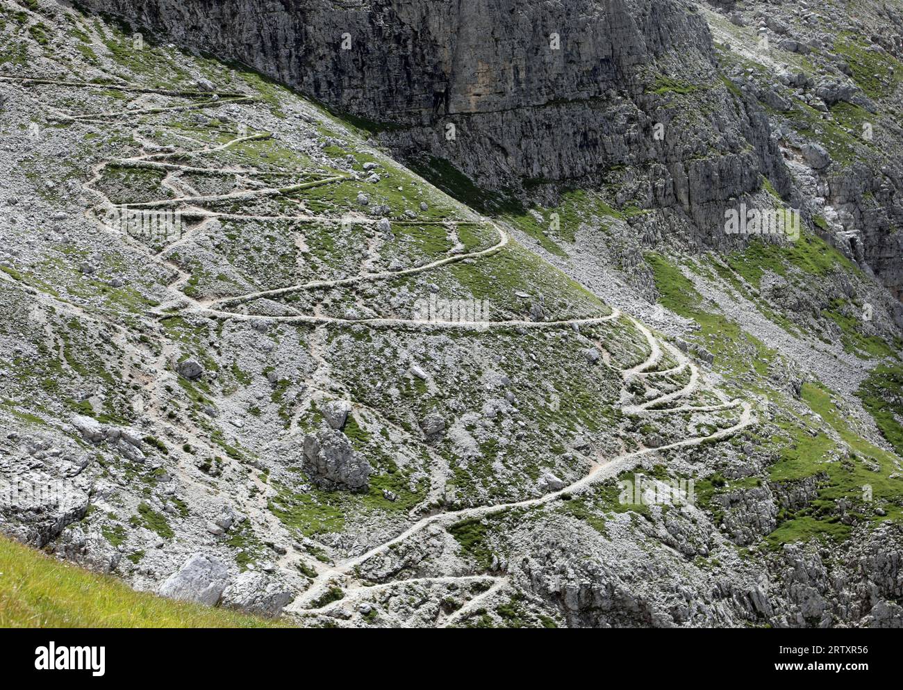 Trail mountain zigzag zig zag hi-res stock photography and images - Alamy