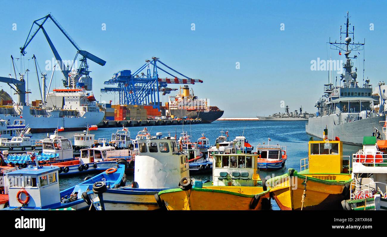 The port of Valparaiso, Chile Stock Photo - Alamy